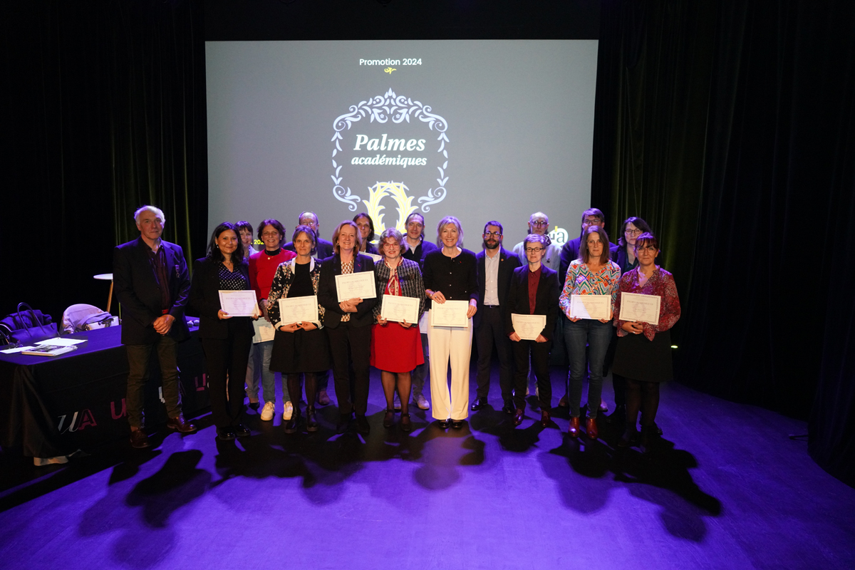 Cérémonie de remise des Palmes académiques à l'université d'Angers avec ...